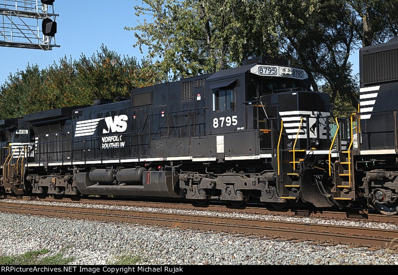 NS 8795